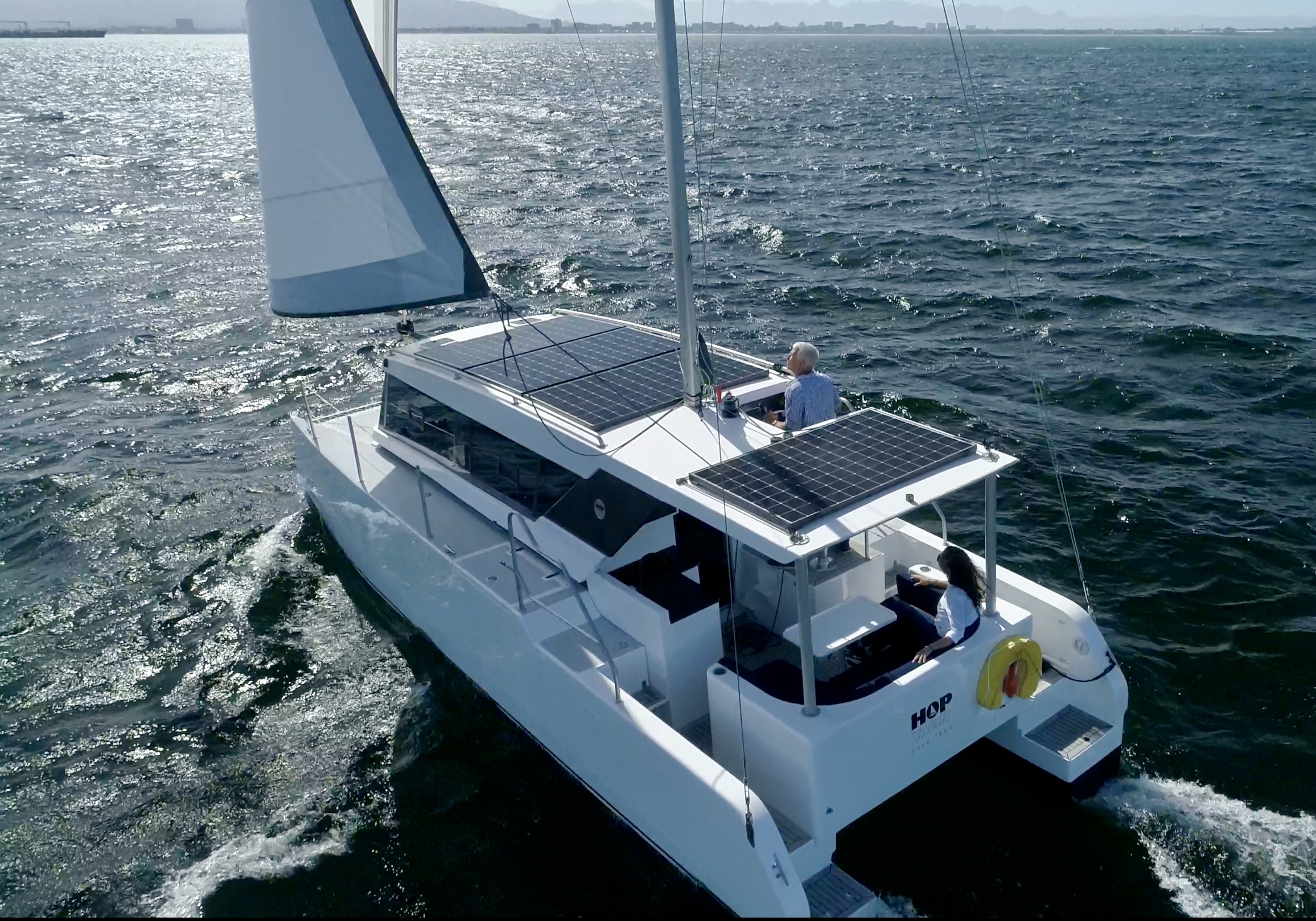 HopYacht 30 - Un catamaran tout électrique construit en Afrique du Sud ...