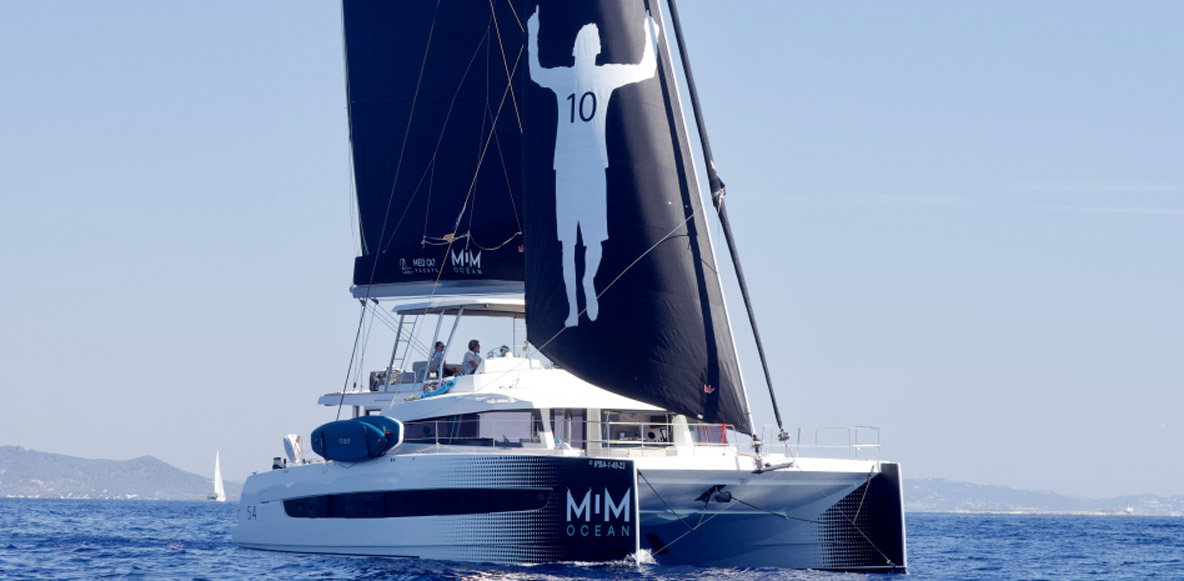 People : Leo Messi - Se lance dans le charter ! - Location ...