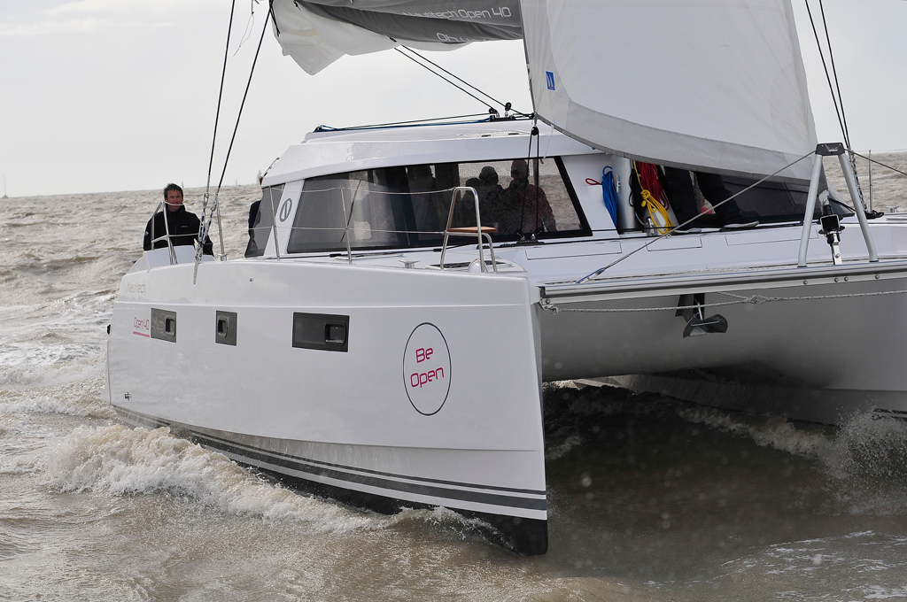 Video: Bienvenue à bord du Nautitech Open 40 - - Catamaran ...