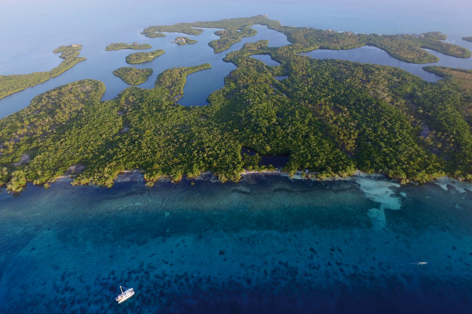 Isla Tintipan - - Antilles - Multicoques Mag